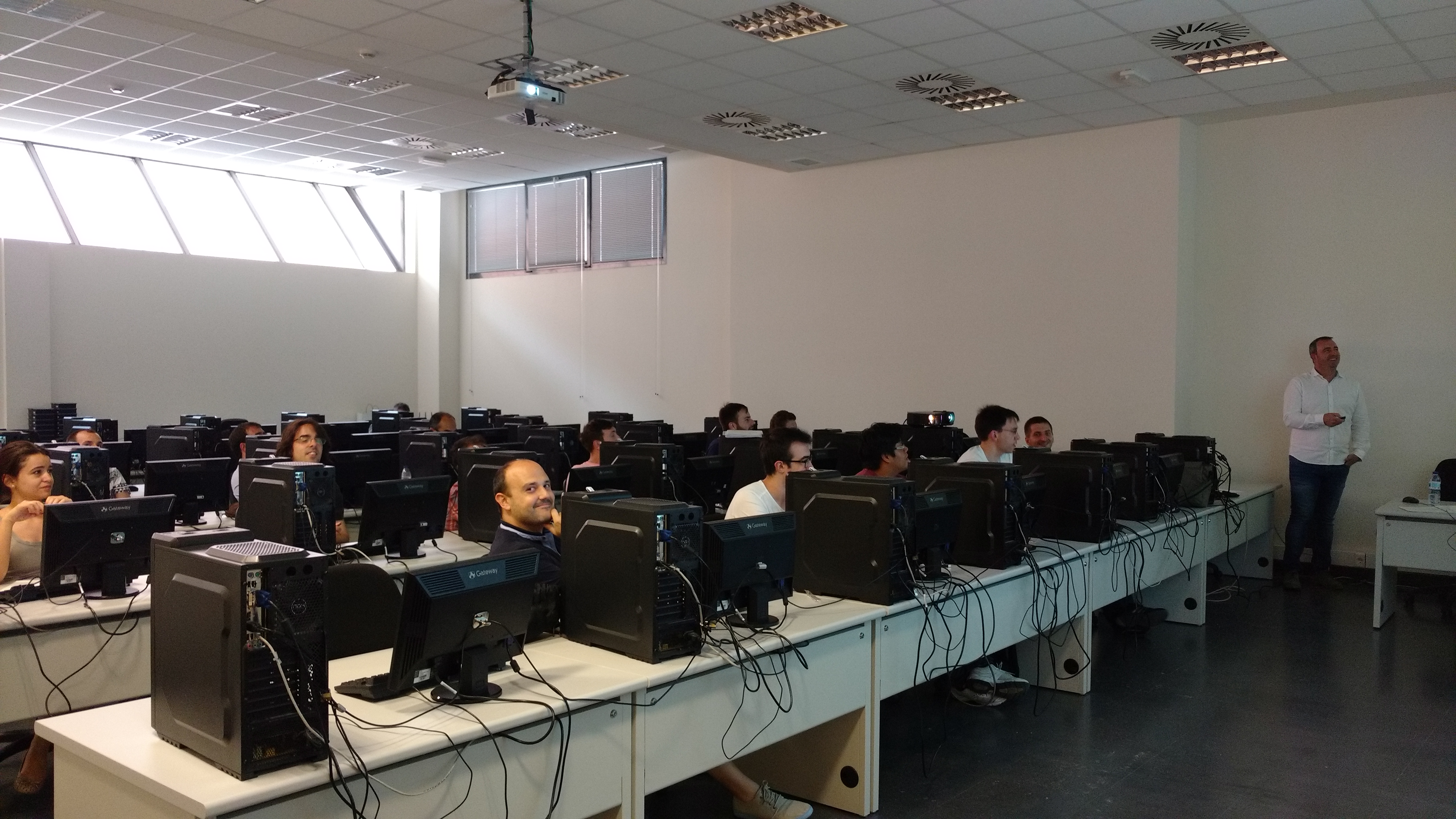 Aspectos avanzados del uso de Xilinx FPGAs: Vivado Advanced II y III ...